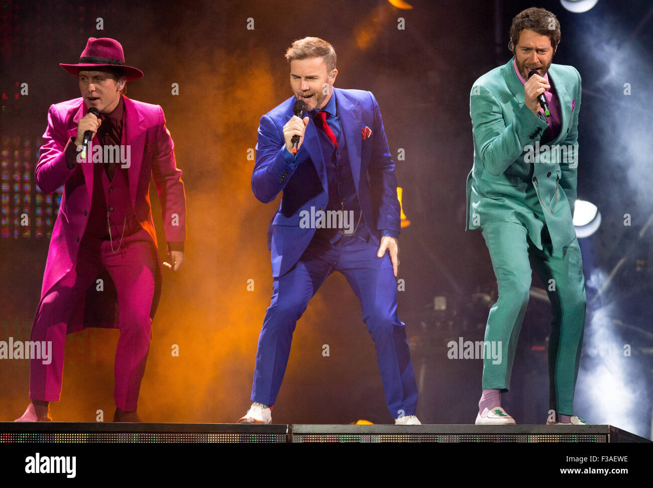 Gary barlow and mark owen of take that on stage hi-res stock ...