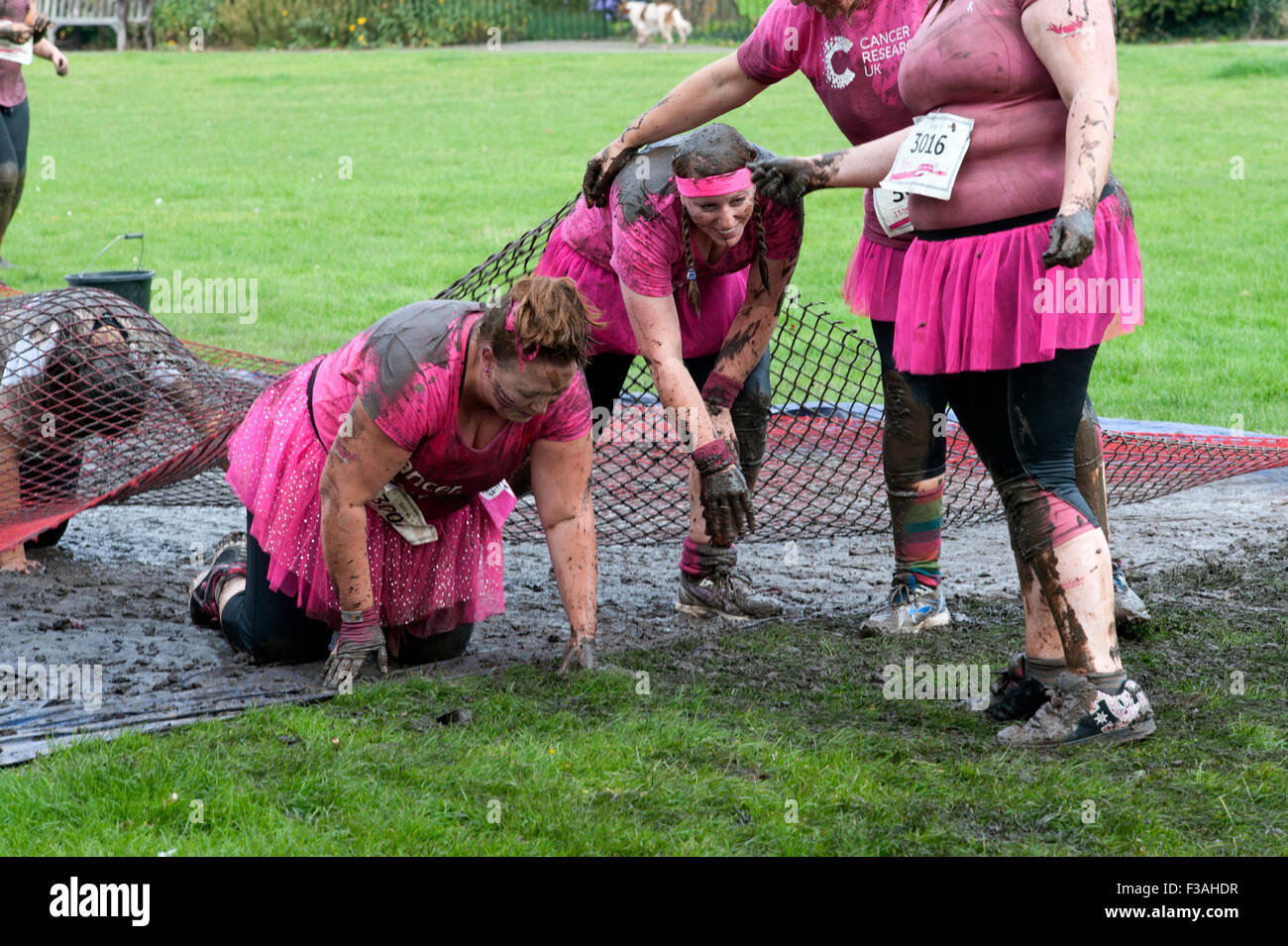 entrants at the 5k pretty muddy race for life in aid of cancer research ...