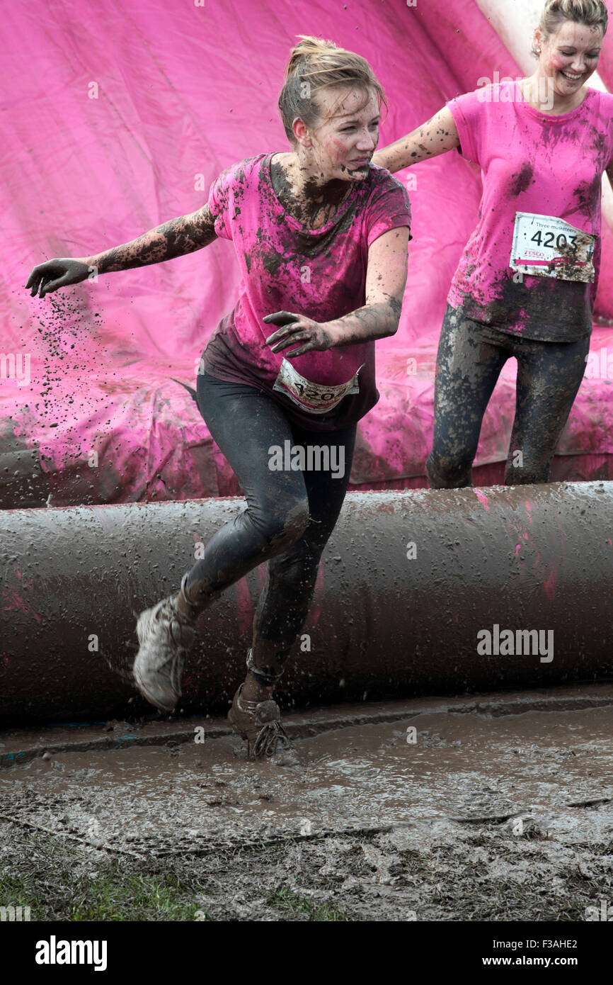 entrants at the 5k pretty muddy race for life in aid of cancer research ...