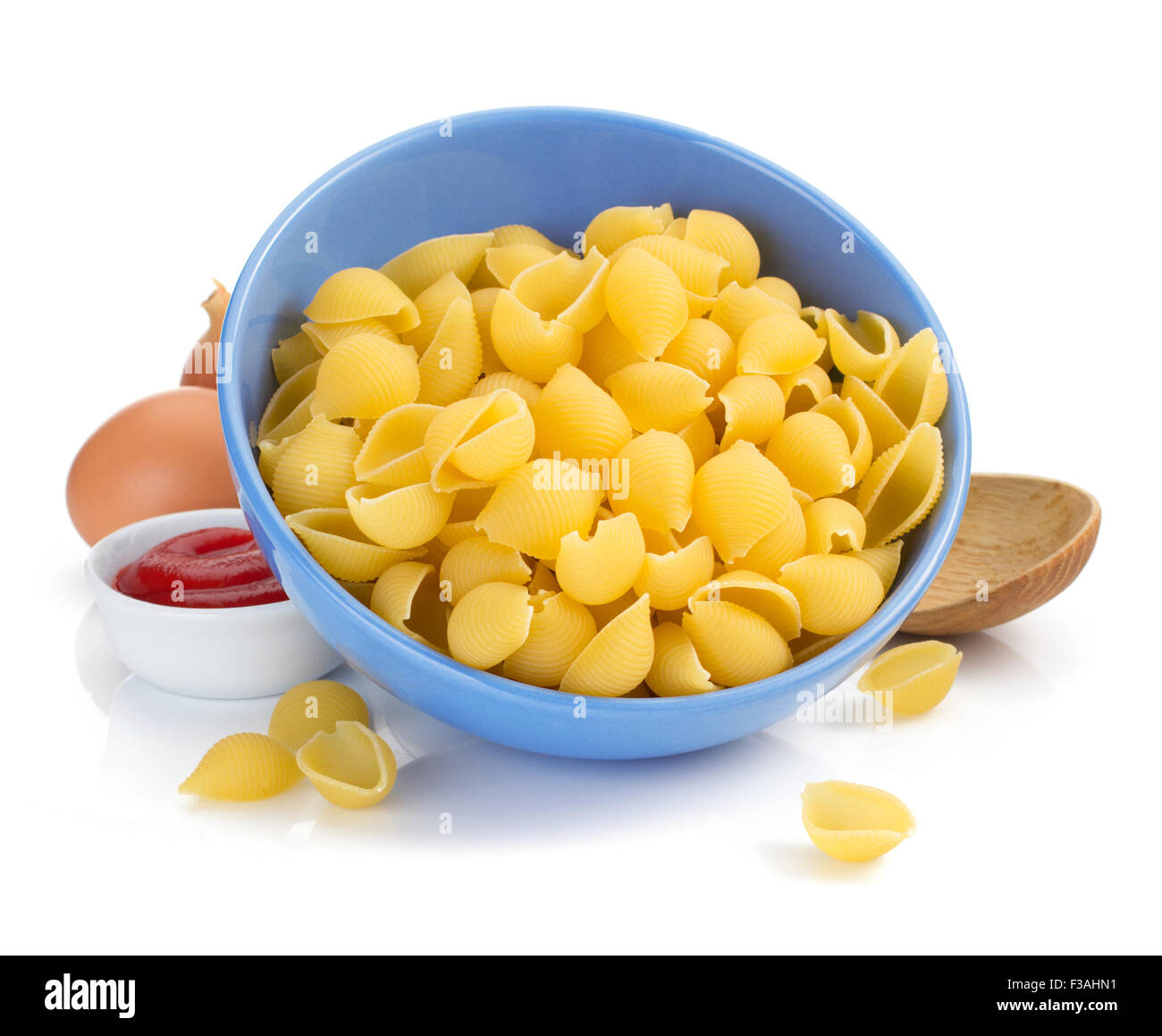 pasta shell isolated on white background Stock Photo - Alamy