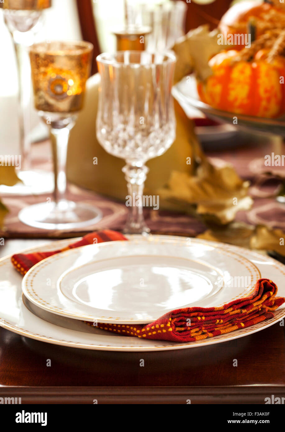 Thanksgiving table setting Stock Photo - Alamy