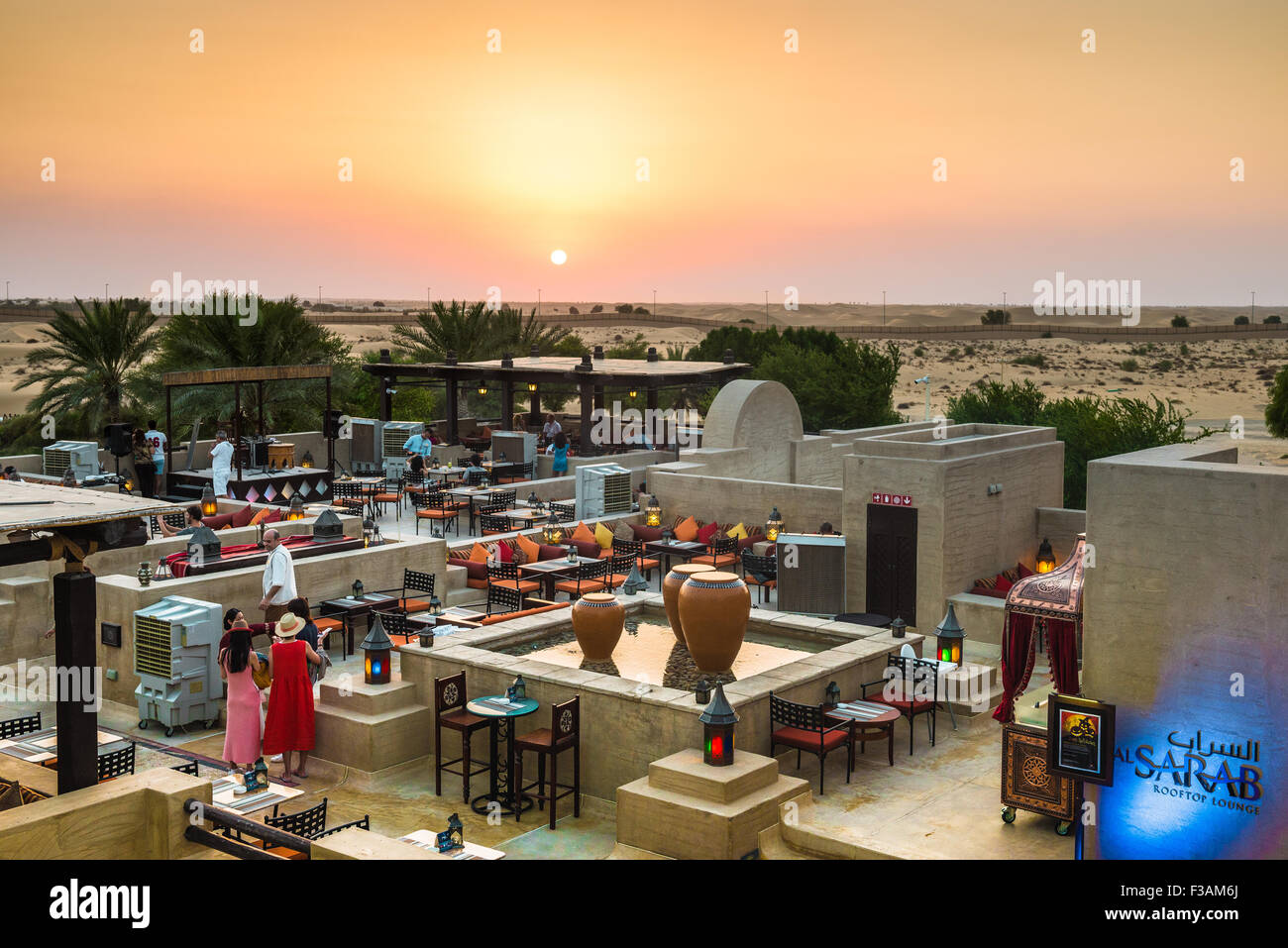 Dubai desert hi-res stock photography and images - Alamy