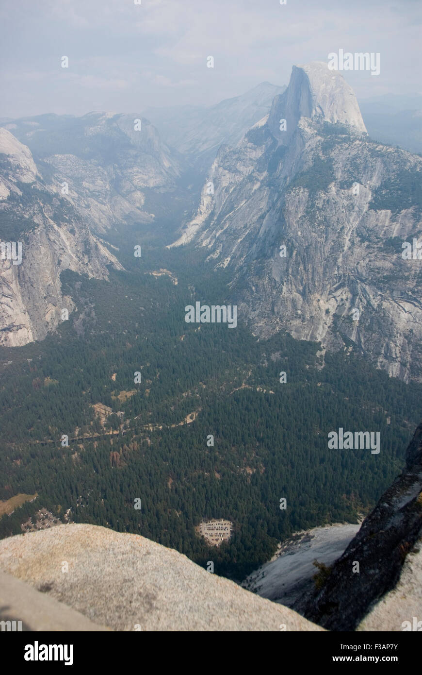 Half dome yosemite glacier point hi-res stock photography and images ...