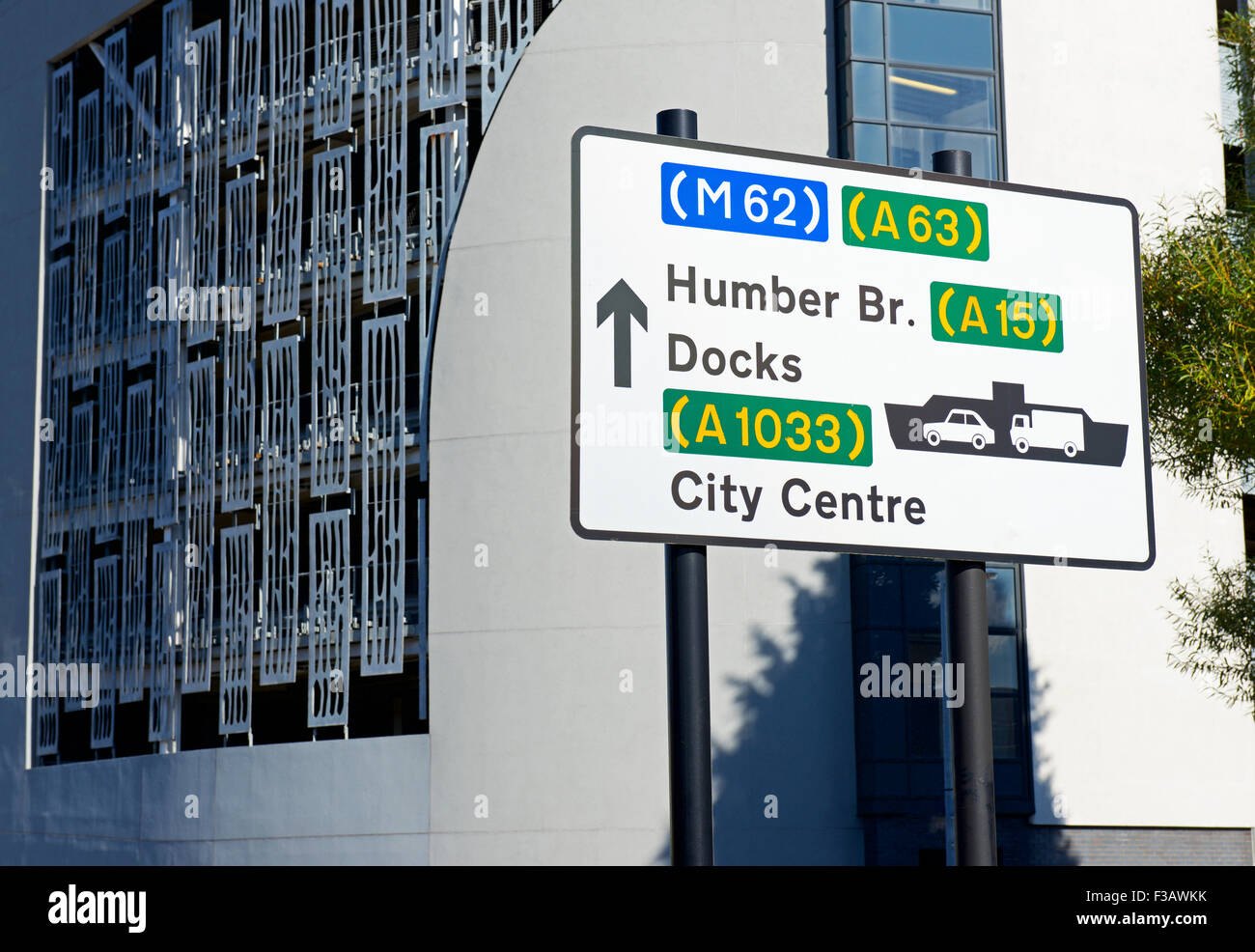 Road sign in Hull, East Riding of Yorkshire, England UK Stock Photo - Alamy