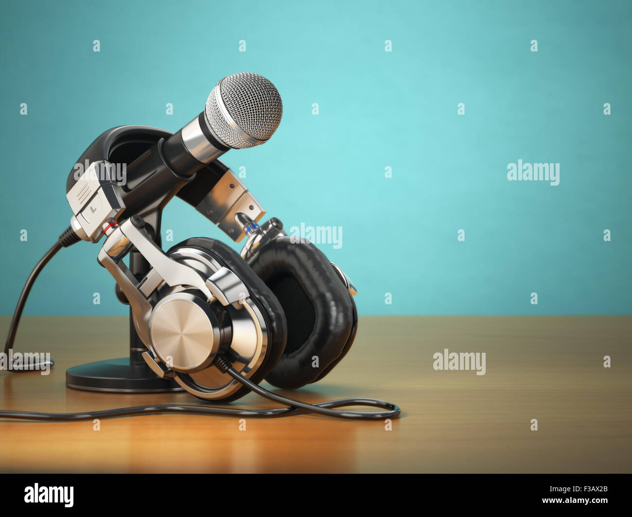 Commentator mic hi-res stock photography and images - Alamy