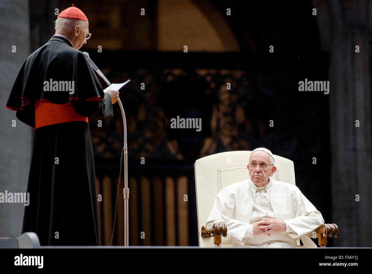 President of the italian bishops hi-res stock photography and images ...