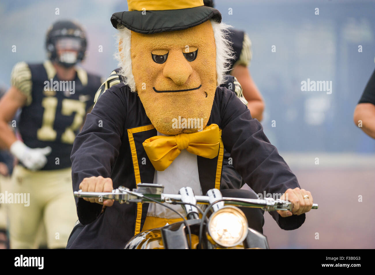 Demon deacon mascot hi-res stock photography and images - Alamy