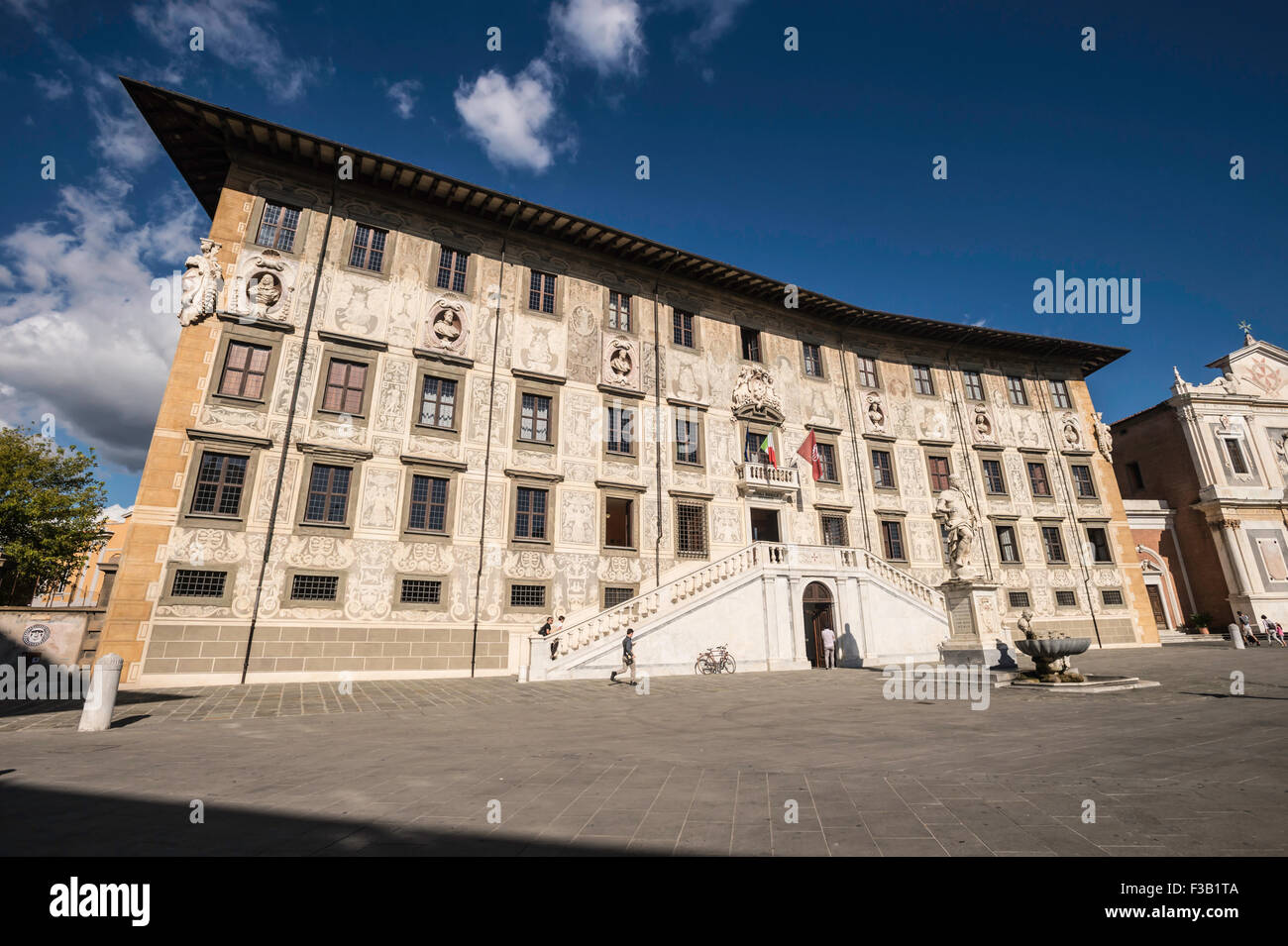 Statue of Cosimo I, Palazzo della Carovana (dei Cavalieri), Knight's ...