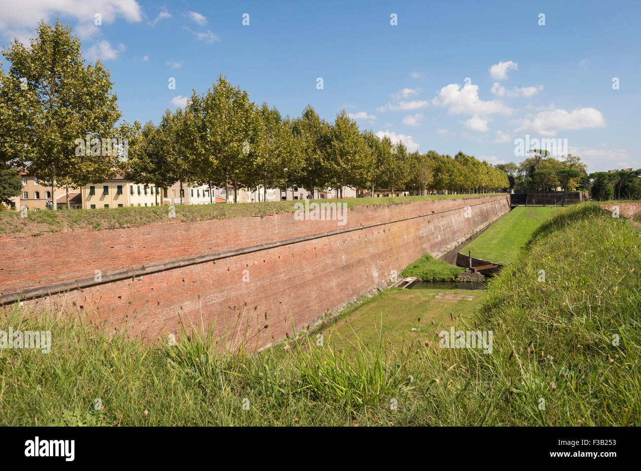 City wall fortifications, Lucca, Tuscany, Italy Stock Photo - Alamy