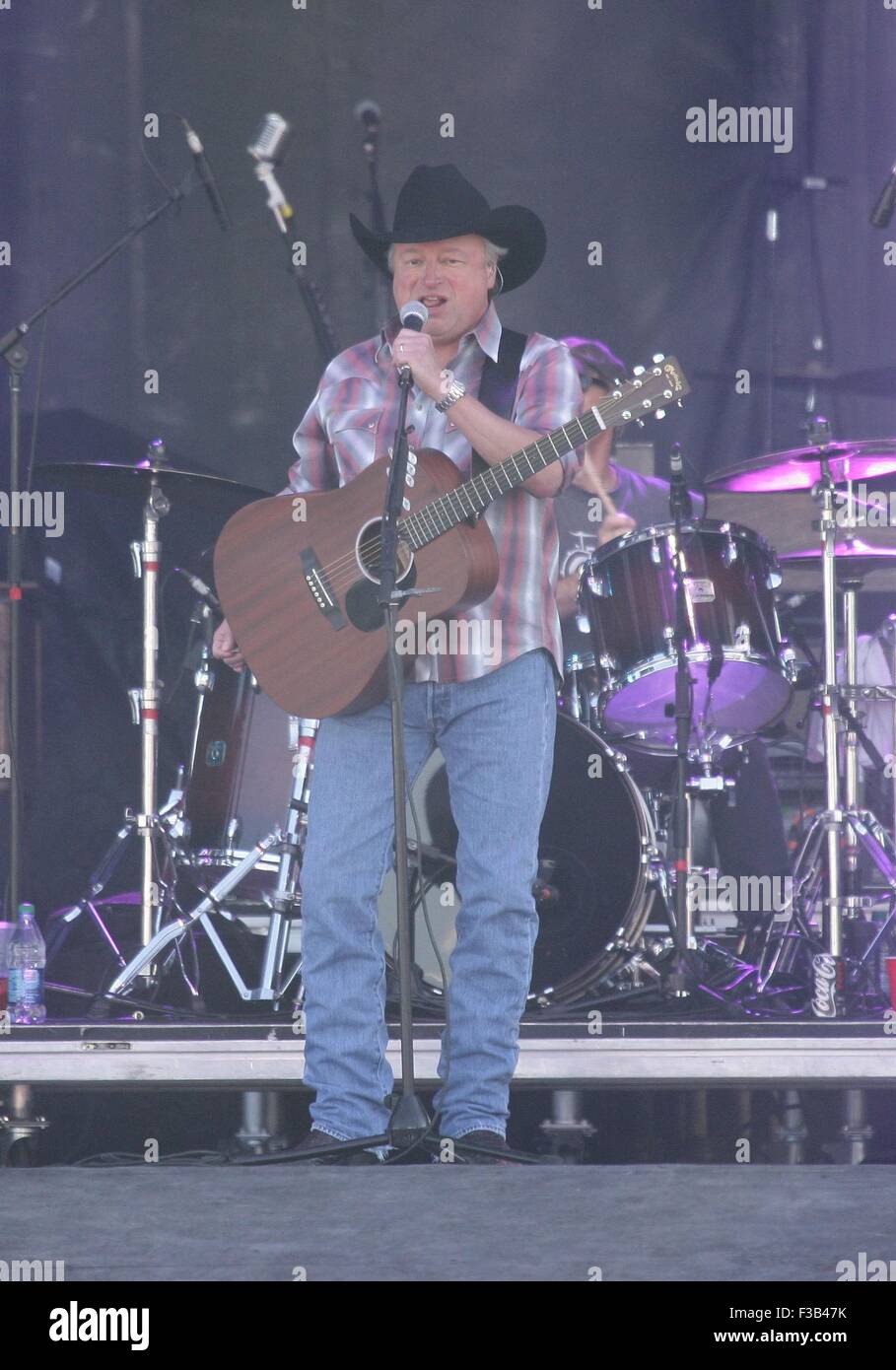 Las Vegas, NV, USA. 3rd Oct, 2015. Mark Chestnut in attendance for ...