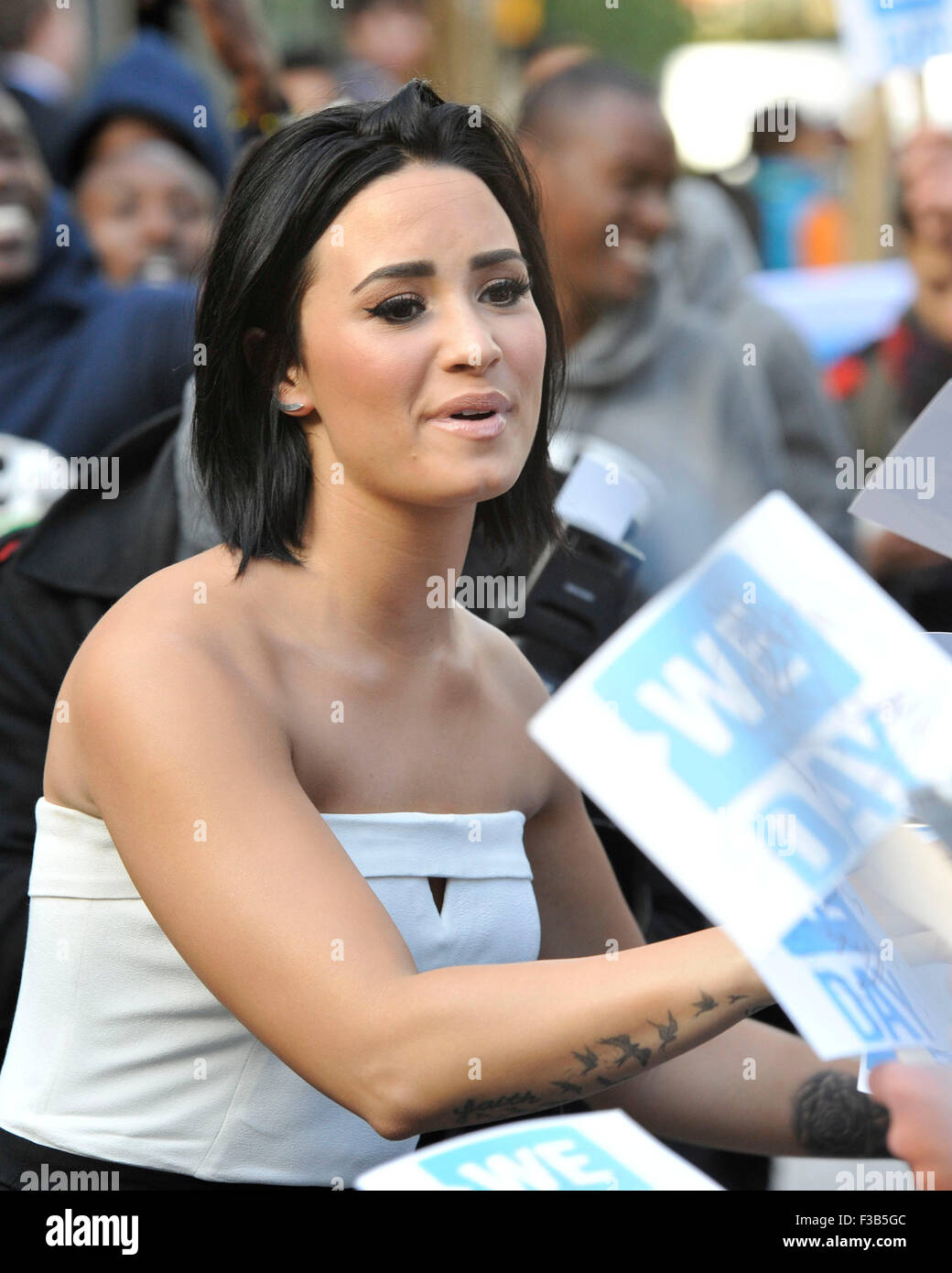 Demi air hi-res stock photography and images - Alamy