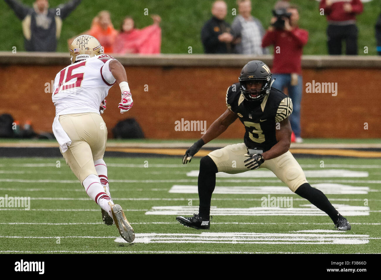 Winston-Salem, NC, USA. 3rd Oct, 2015. Cornerback Devin Gaulden (3) of ...