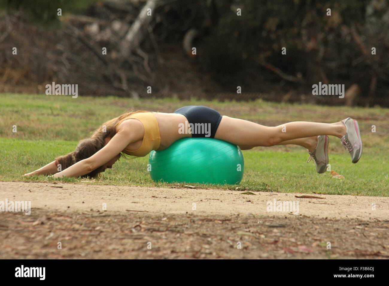 'Hoarding: Buried Alive' star Alicia Arden exercising her yoga moves in ...