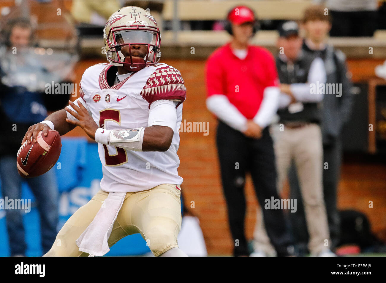Winston-Salem, NC, USA. 3rd Oct, 2015. quarterback Everett Golson (6 ...
