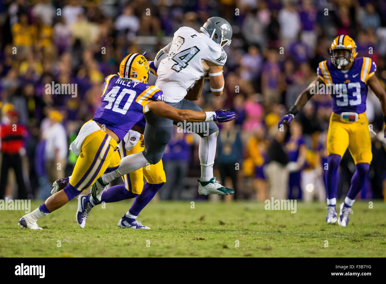 Rouge, LA, USA. 3rd Oct, 2015. LSU Tigers linebacker Duke Riley (40 ...