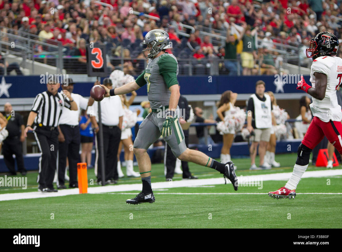 Arlington, Texas, USA. 3rd Oct, 2015. Baylor Bears quarterback Seth ...