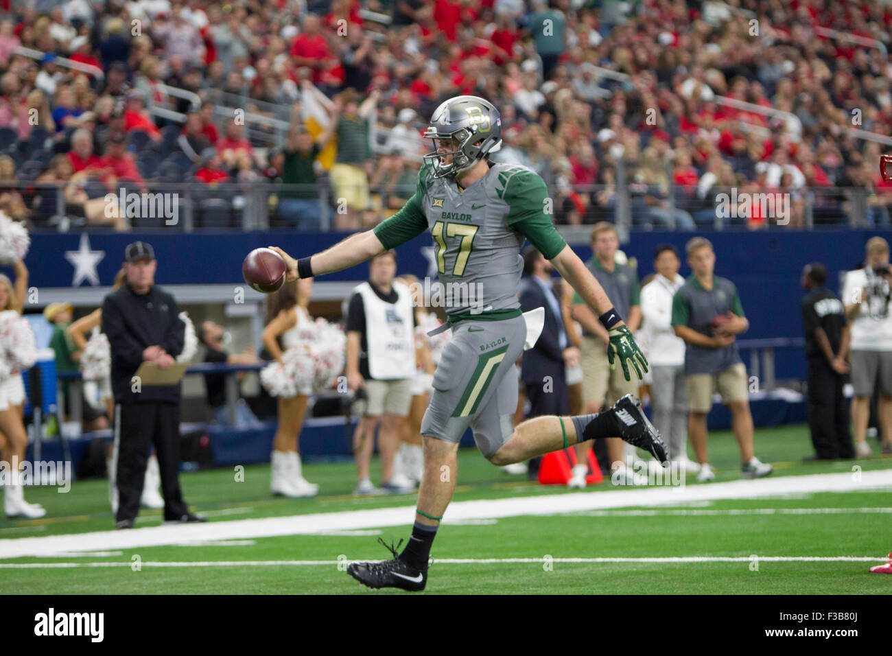 Arlington, Texas, USA. 3rd Oct, 2015. Baylor Bears quarterback Seth ...