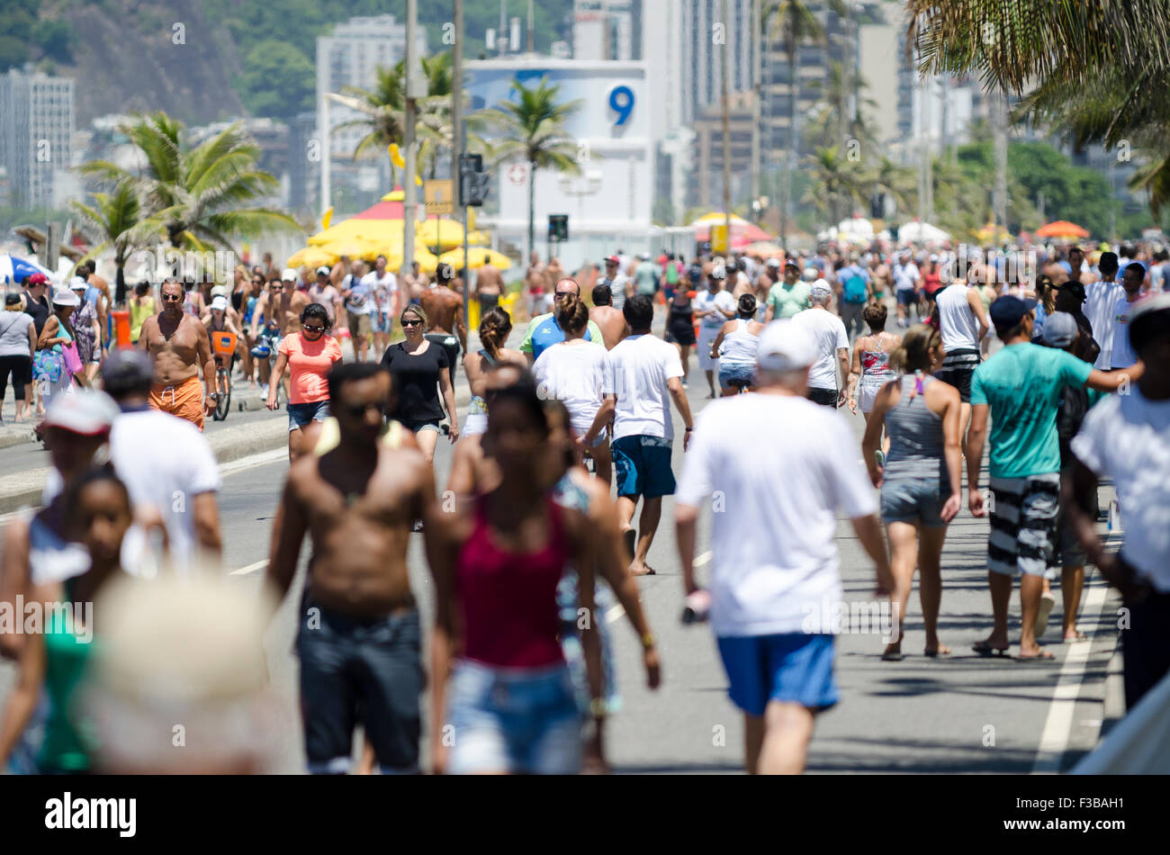 RIO DE JANEIRO, BRAZIL - FEBRUARY 2, 2014: Crowds of residents and ...