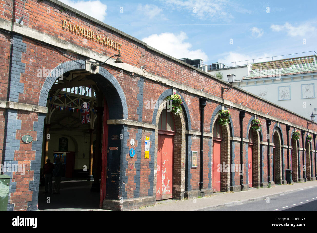 DEVON; BARNSTAPLE; THE PANNIER MARKET IN BUTCHERS ROW Stock Photo - Alamy