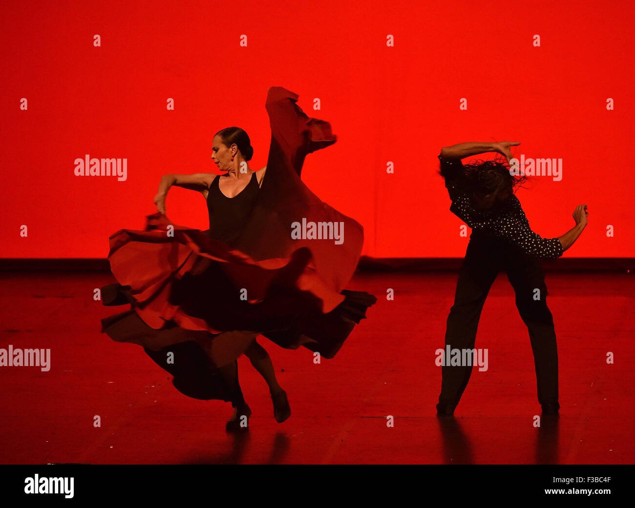 National spanish troupe hi-res stock photography and images - Alamy
