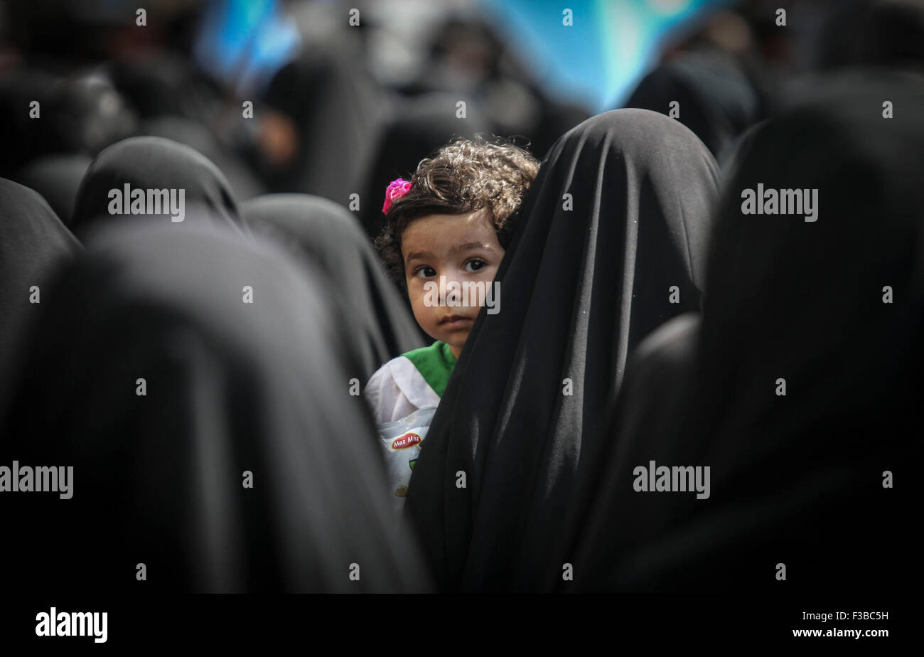 Tehran, Iran. 4th Oct, 2015. An Iranian girl attends a funeral ceremony ...