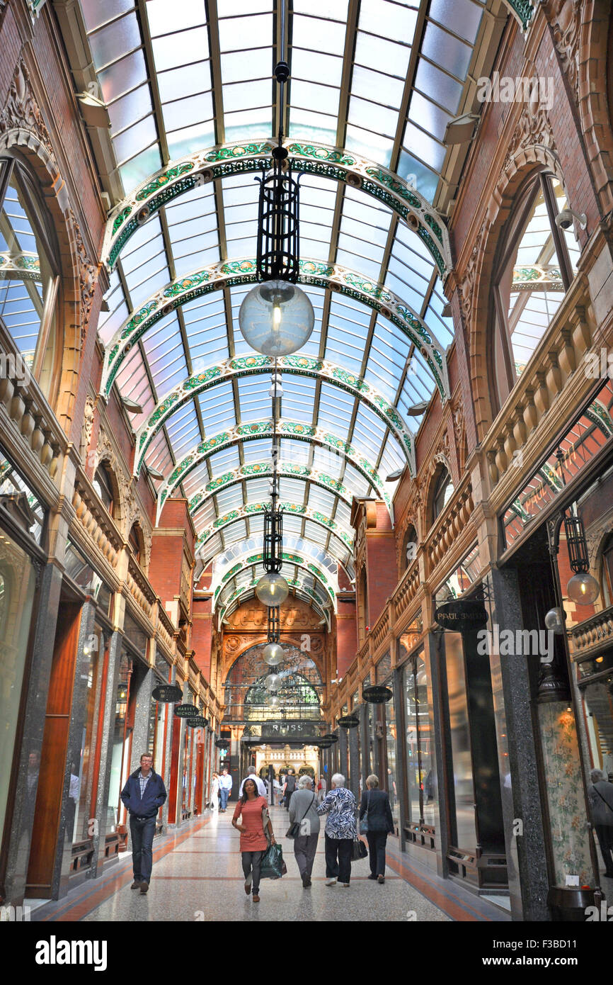 Arcade mall hi-res stock photography and images - Alamy