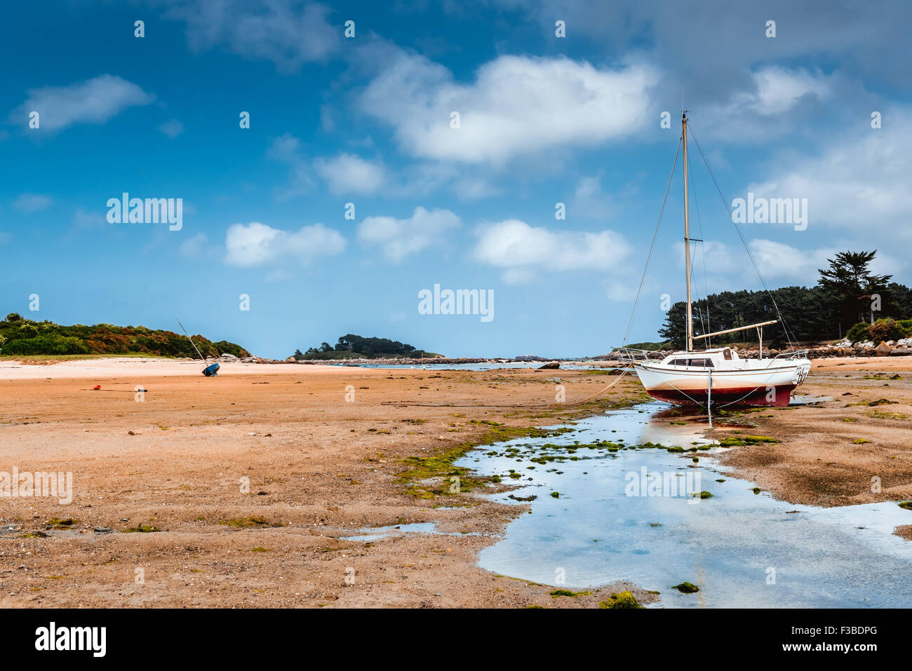 Brittany boat france hi-res stock photography and images - Alamy
