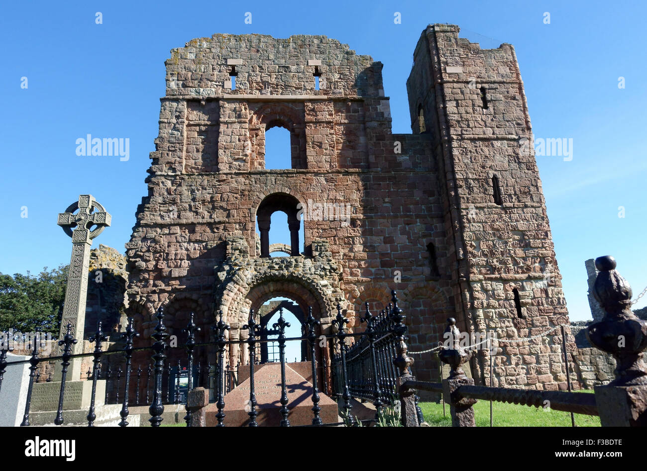 Lindisfarne Abbey, Holy Island, England Stock Photo - Alamy