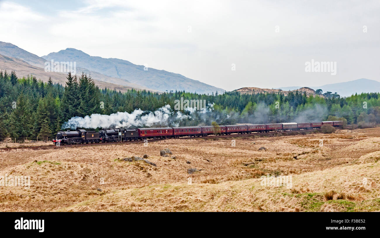 Steam engines K4 61994 The Great Marquess and 8F 48151 Gauge O'Guild ...