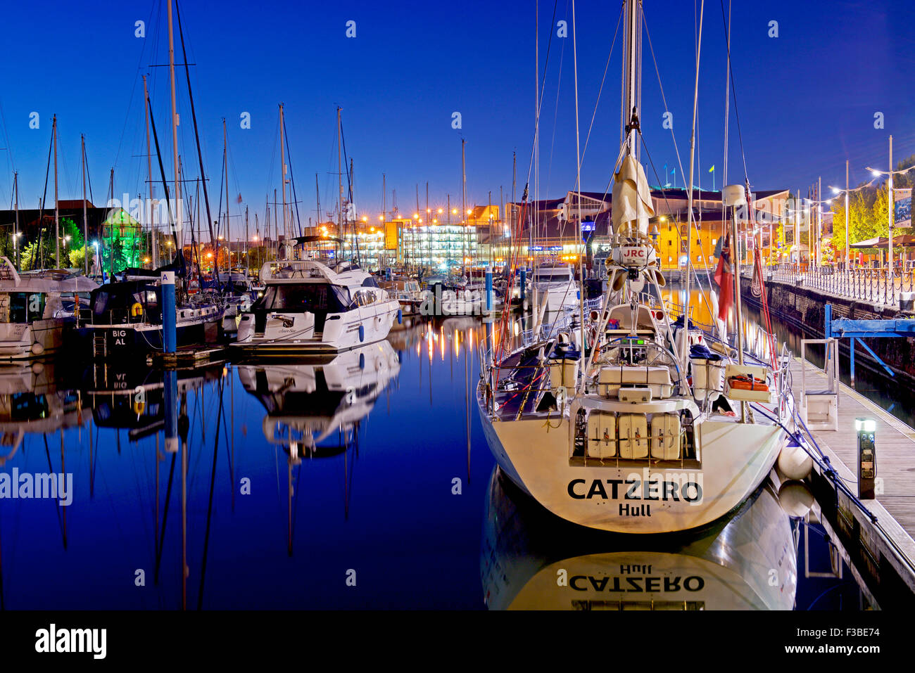 Hull Marina at night, Kingston upon Hull, East Riding of Yorkshire ...