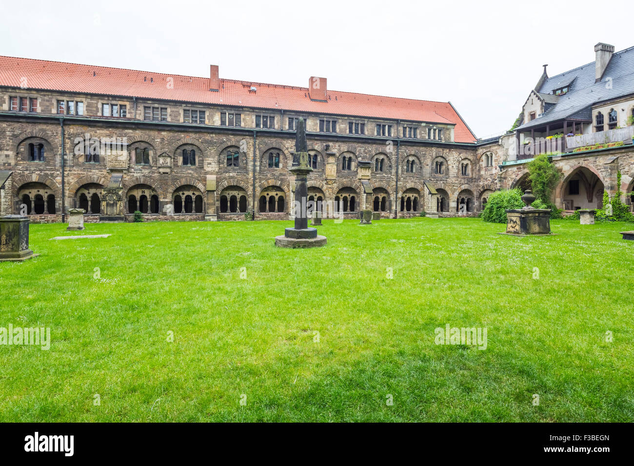 Monastery gothic arcades hi-res stock photography and images - Alamy