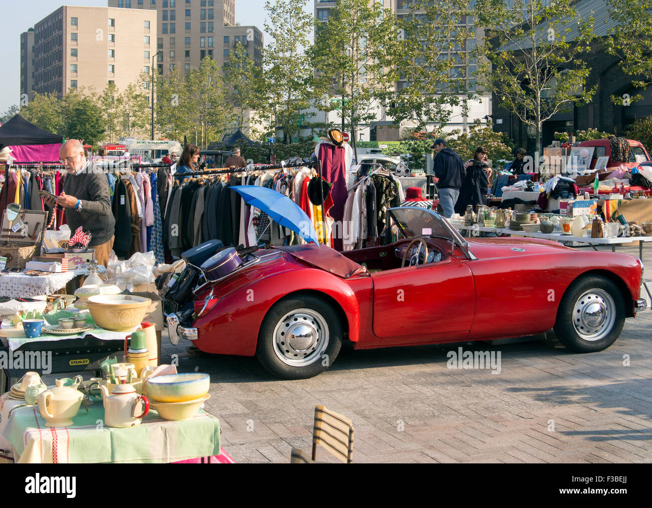 Kings cross vintage fair hi-res stock photography and images - Alamy