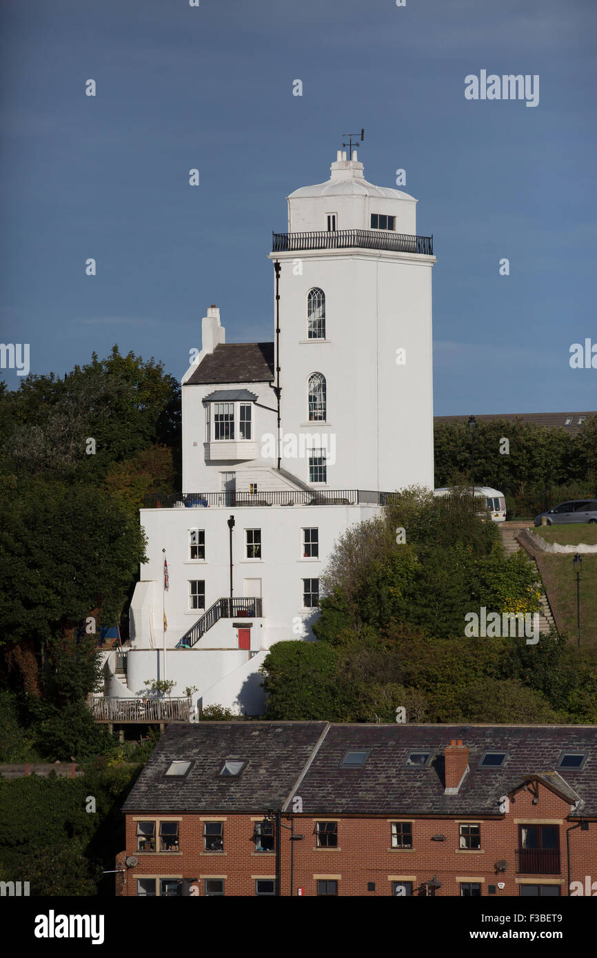 White building in North Shields Stock Photo - Alamy