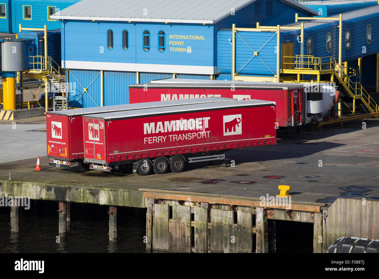 Mammoet ferry transport lorries at Port of Tyne Stock Photo - Alamy