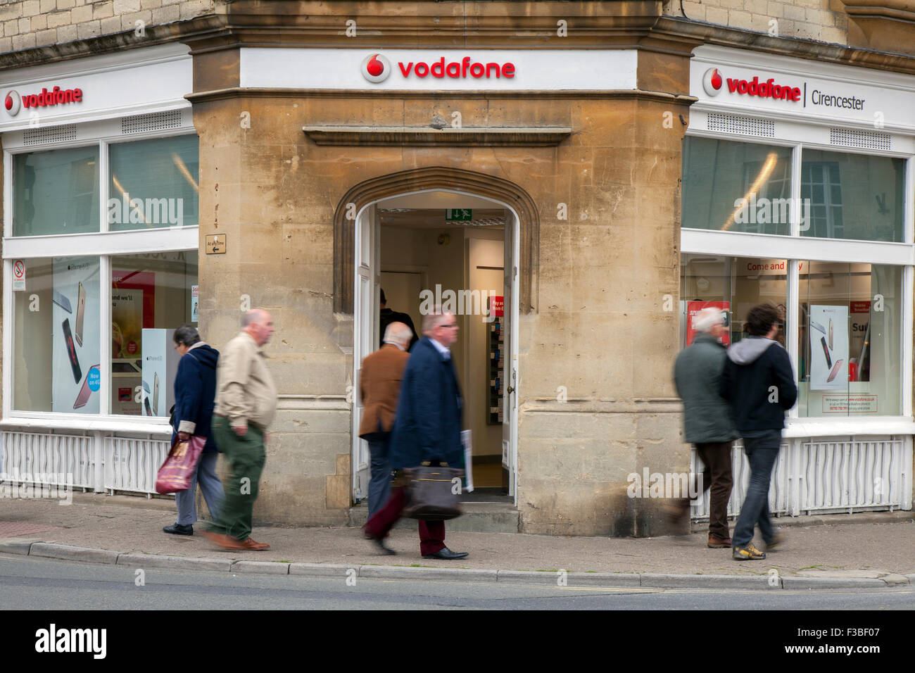 Vodaphone shop front hi-res stock photography and images - Alamy