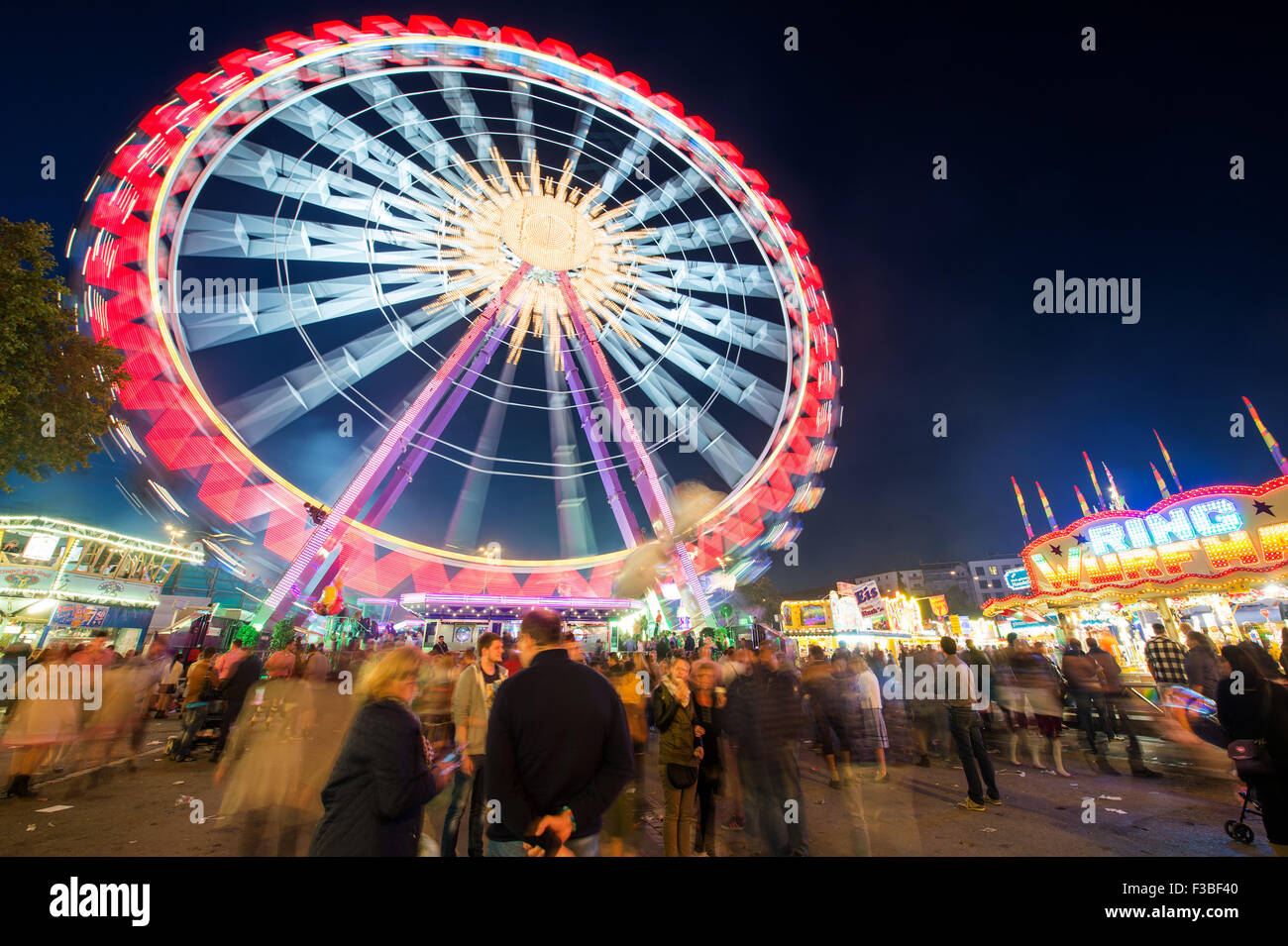 Stuttgart, Germany. 3rd Oct, 2015. Fairground rides at the Cannstatter ...