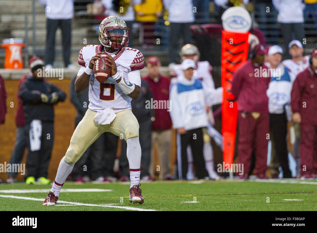 Winston-Salem, NC, USA. 2nd Oct, 2015. Florida State Seminoles ...