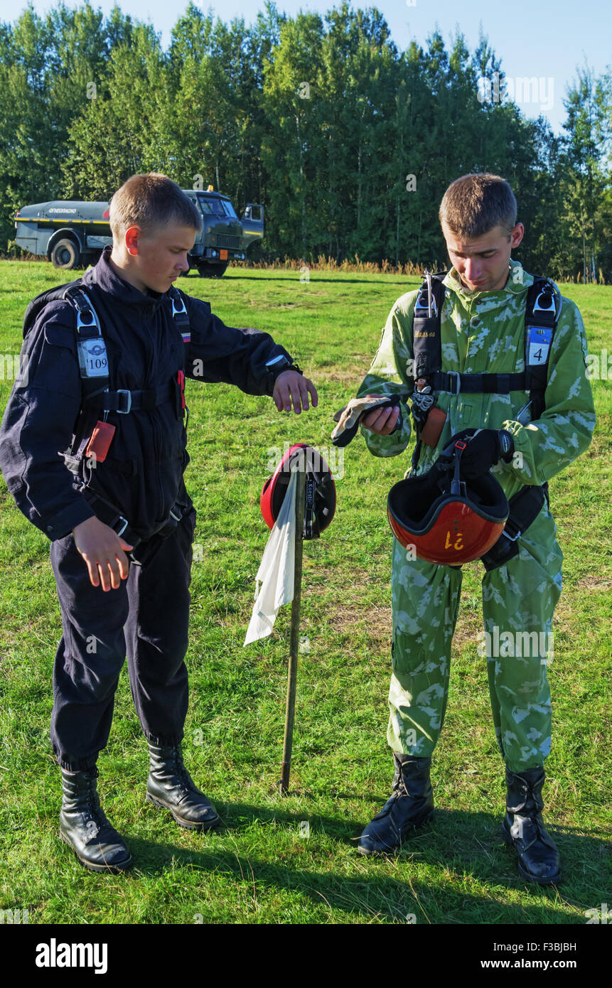 Parachutists - 2014. Before the jumping Stock Photo - Alamy