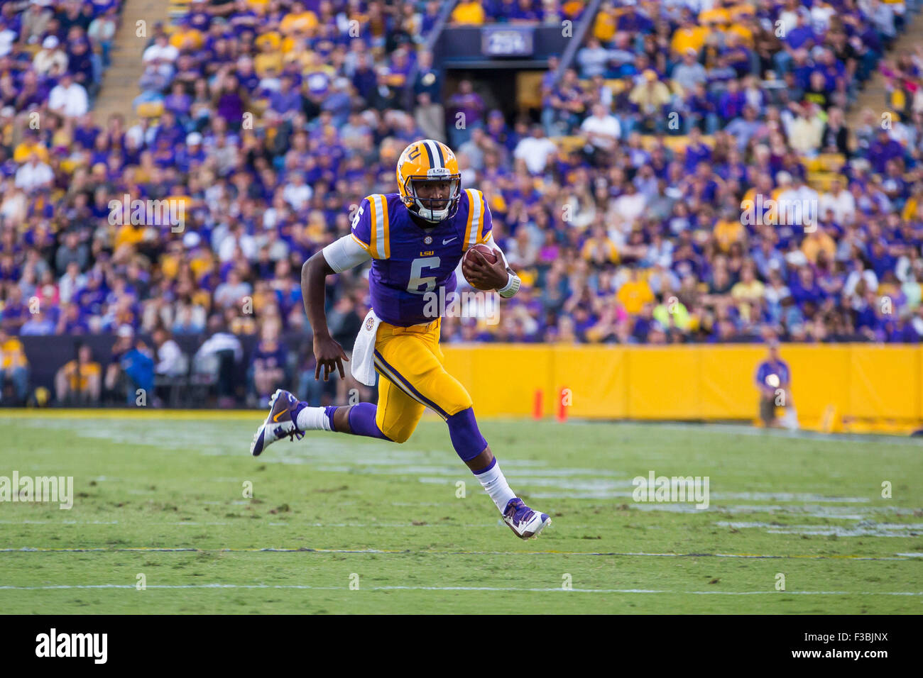 Rouge, LA, USA. 3rd Oct, 2015. LSU Tigers quarterback Brandon Harris (6 ...