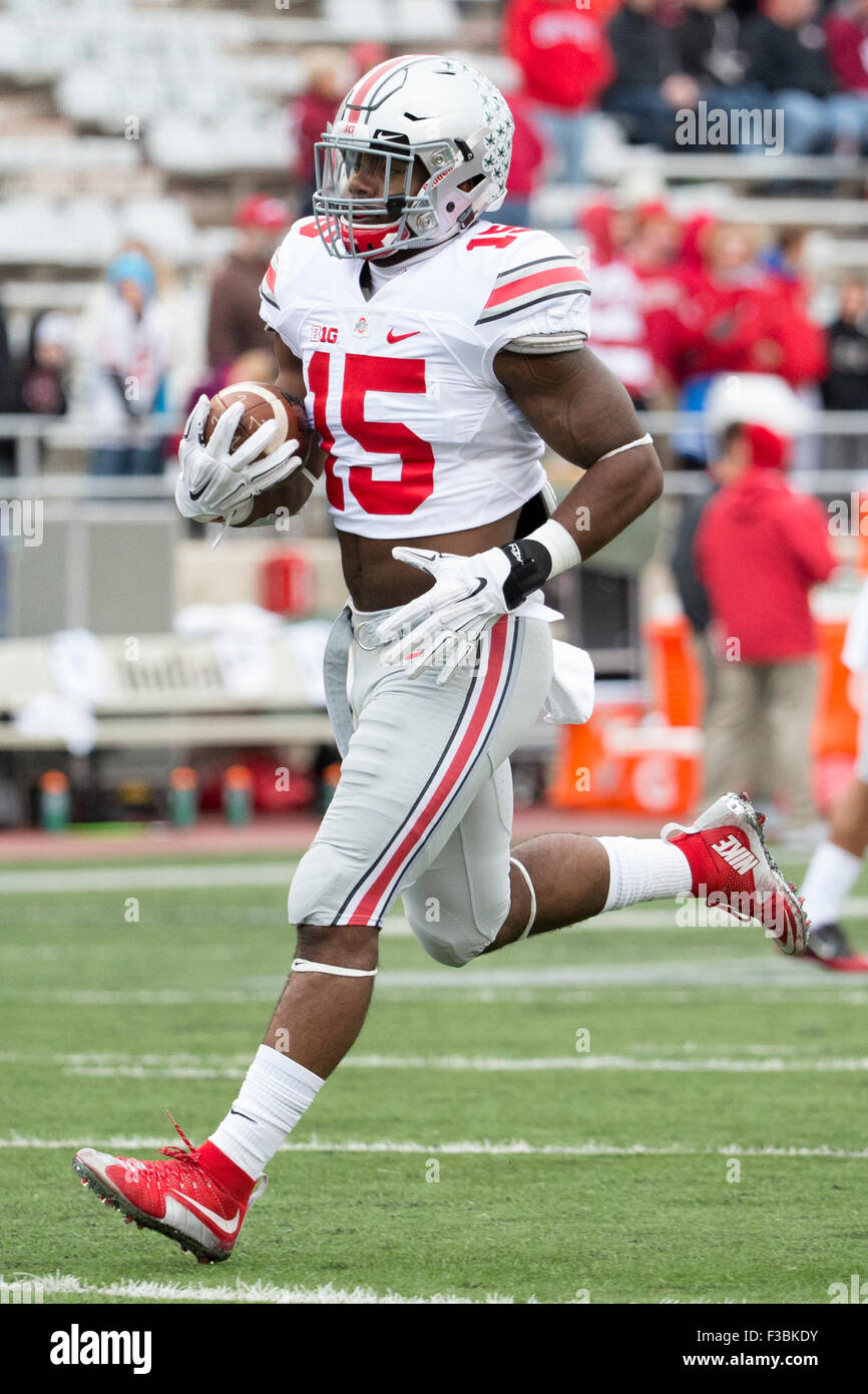 October 3, 2015: Ohio State Buckeyes running back Ezekiel Elliott (15 ...