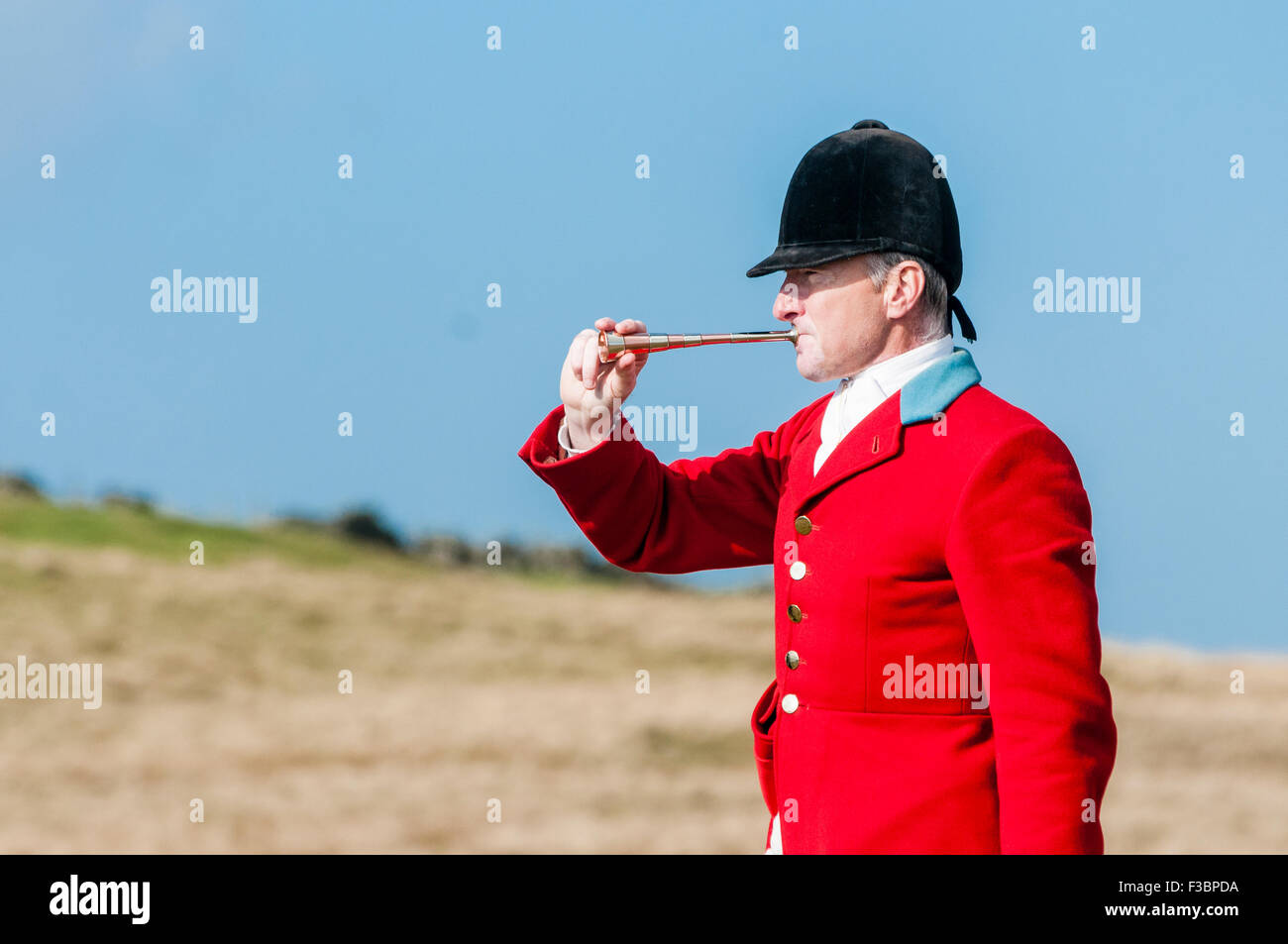 British hunt horn hi-res stock photography and images - Alamy