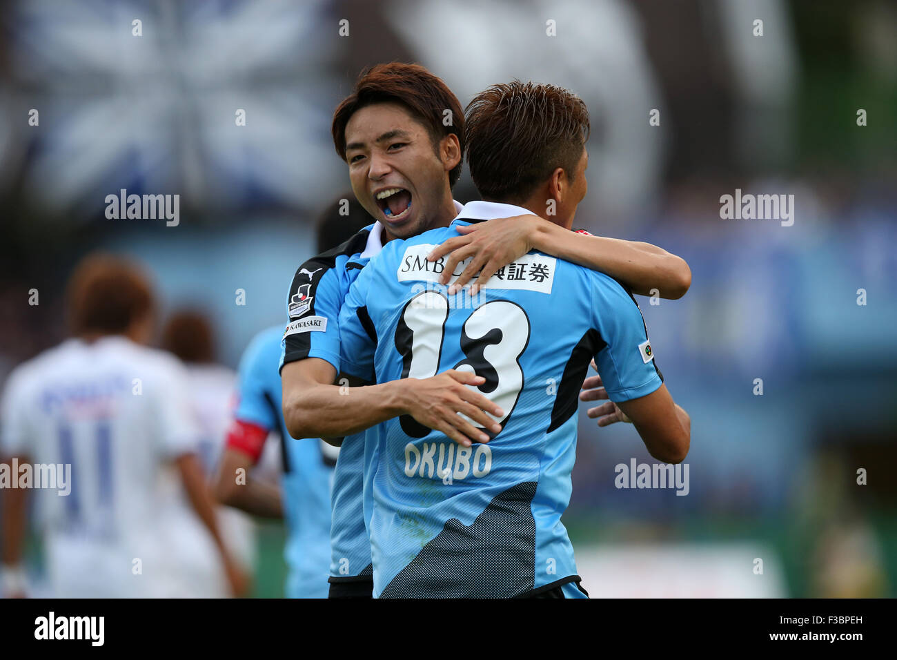 Kanagawa, Japan. 4th Oct, 2015. (L to R) Yu Kobayashi (Frotale), Yoshito Okubo (Frontale ...