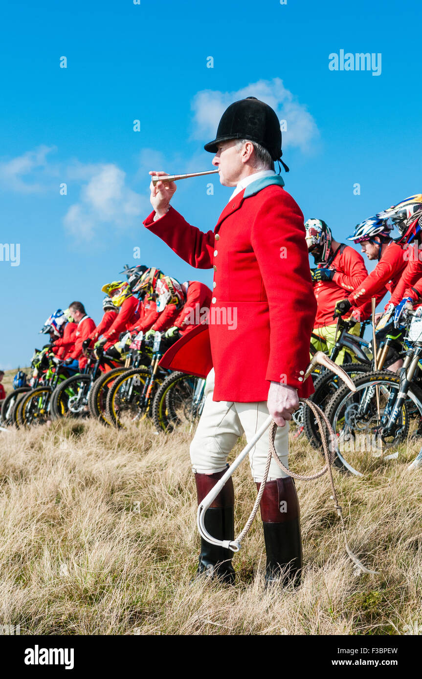 Huntsman blowing hi-res stock photography and images - Alamy