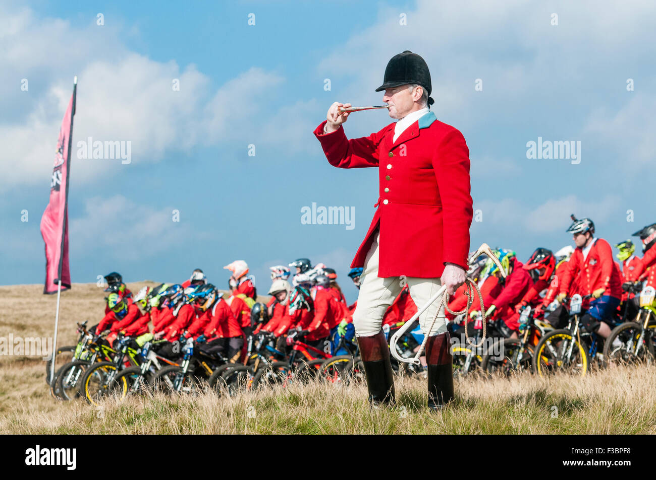 Huntsman blowing horn hi-res stock photography and images - Alamy