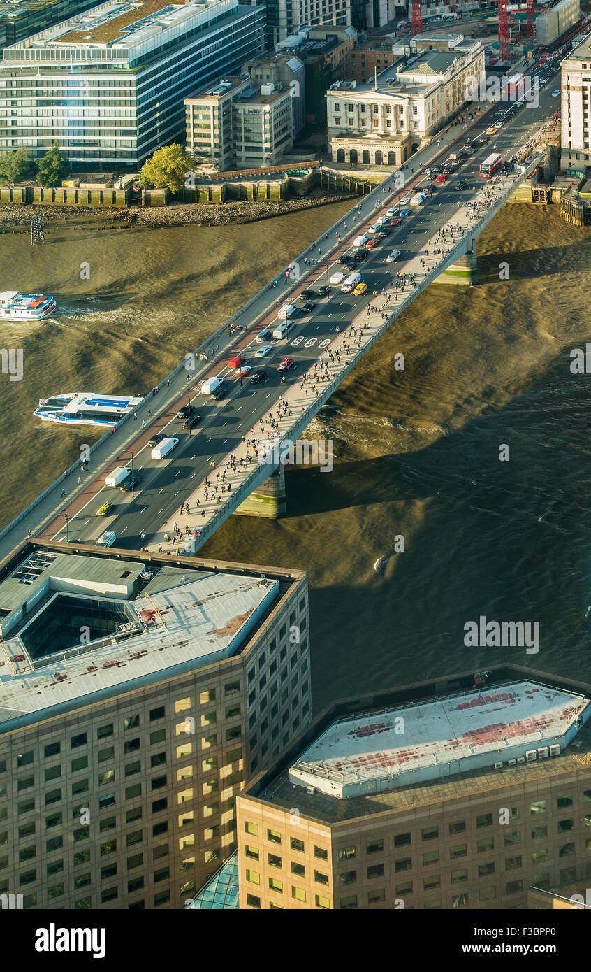 London traffic rush hour hi-res stock photography and images - Alamy