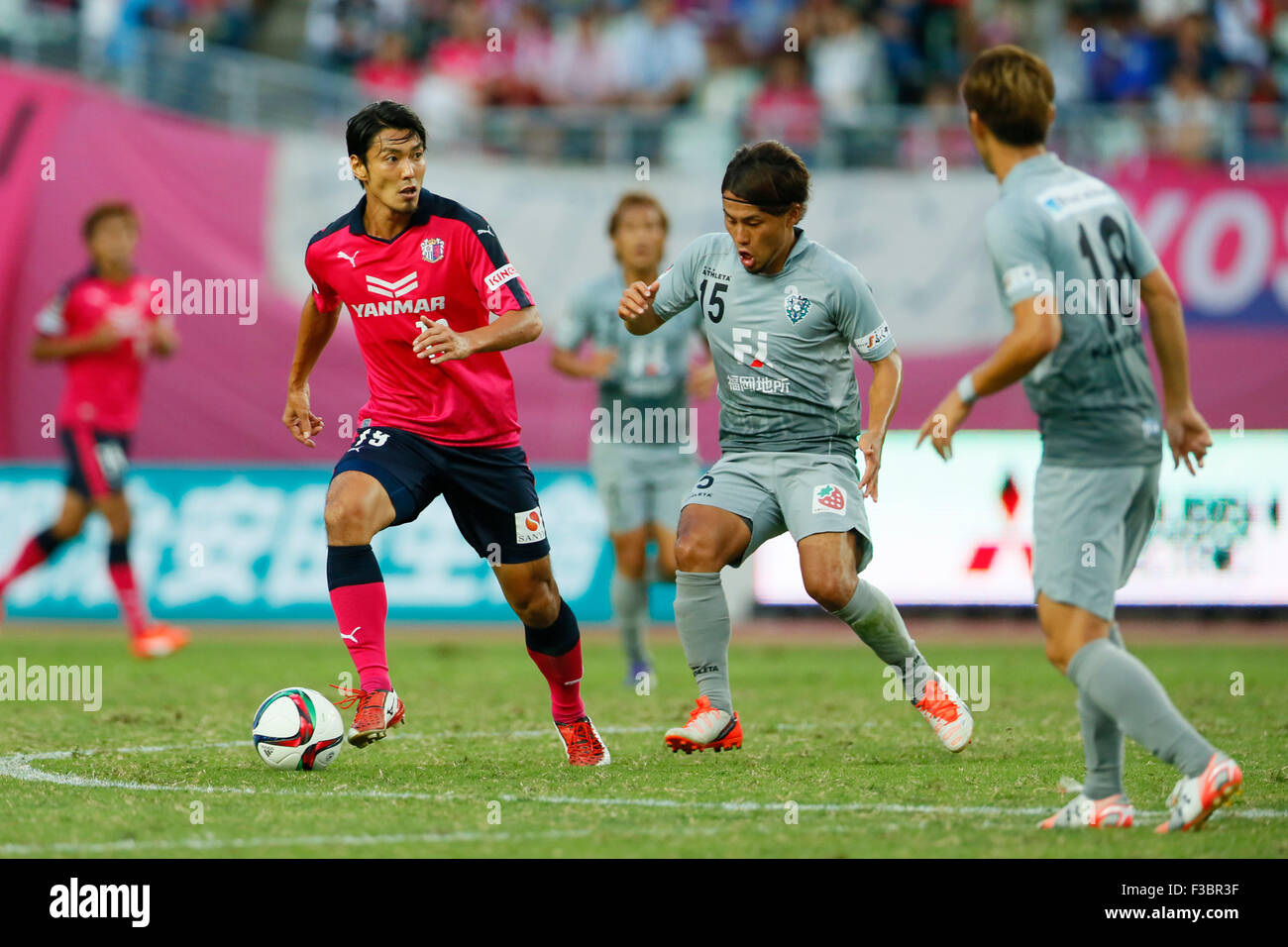 Osaka, Japan. 4th Oct, 2015. (L-R) Yuzo Tashiro (Cerezo), Toshiya ...