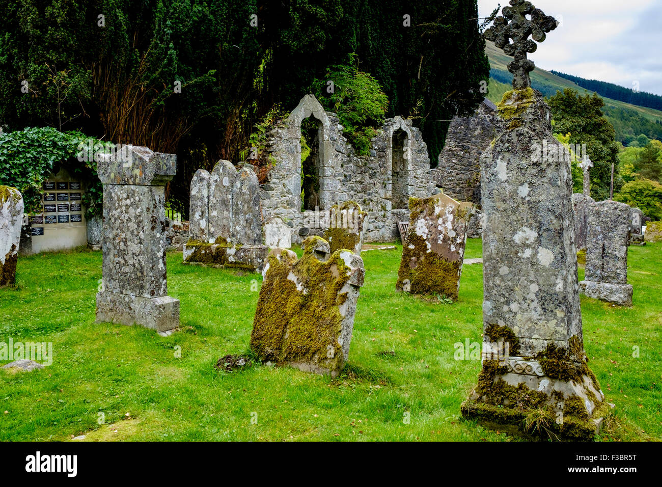 Old gravestones in Balquhidder Kirk Graveyard in the Trossachs ...
