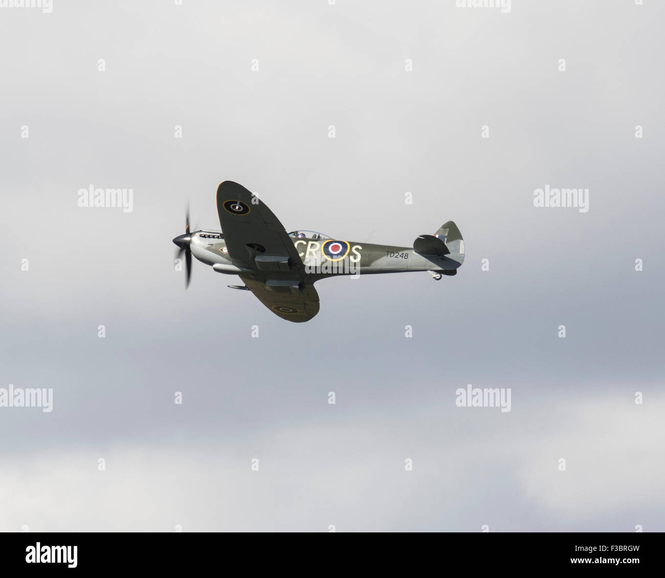Spitfire XVIe TD248 flying at the Battle of Britain 75th Anniversary ...