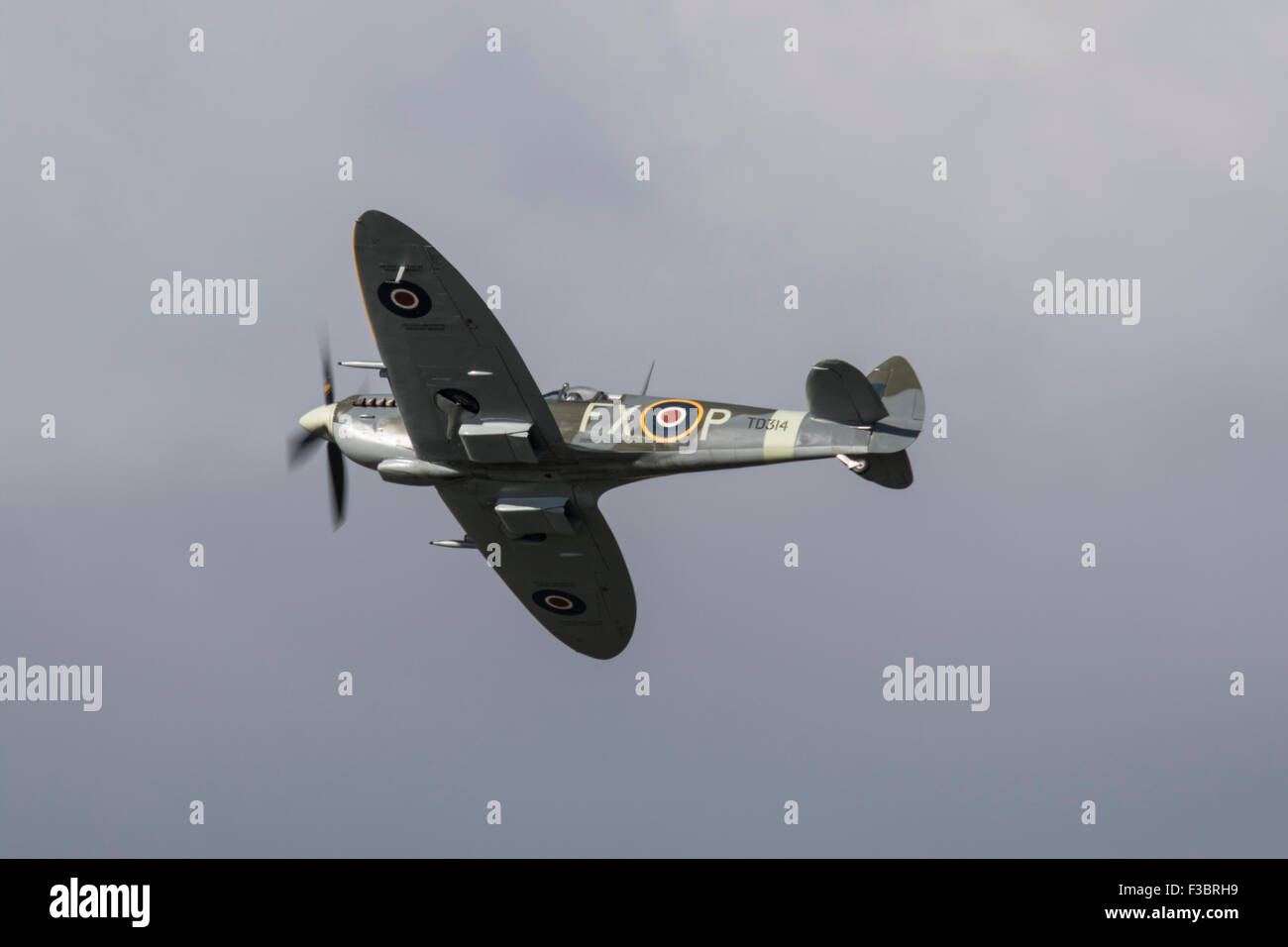 Spitfire Mk IXe TD314 G-CGYJ flying at the Battle of Britain 75th ...