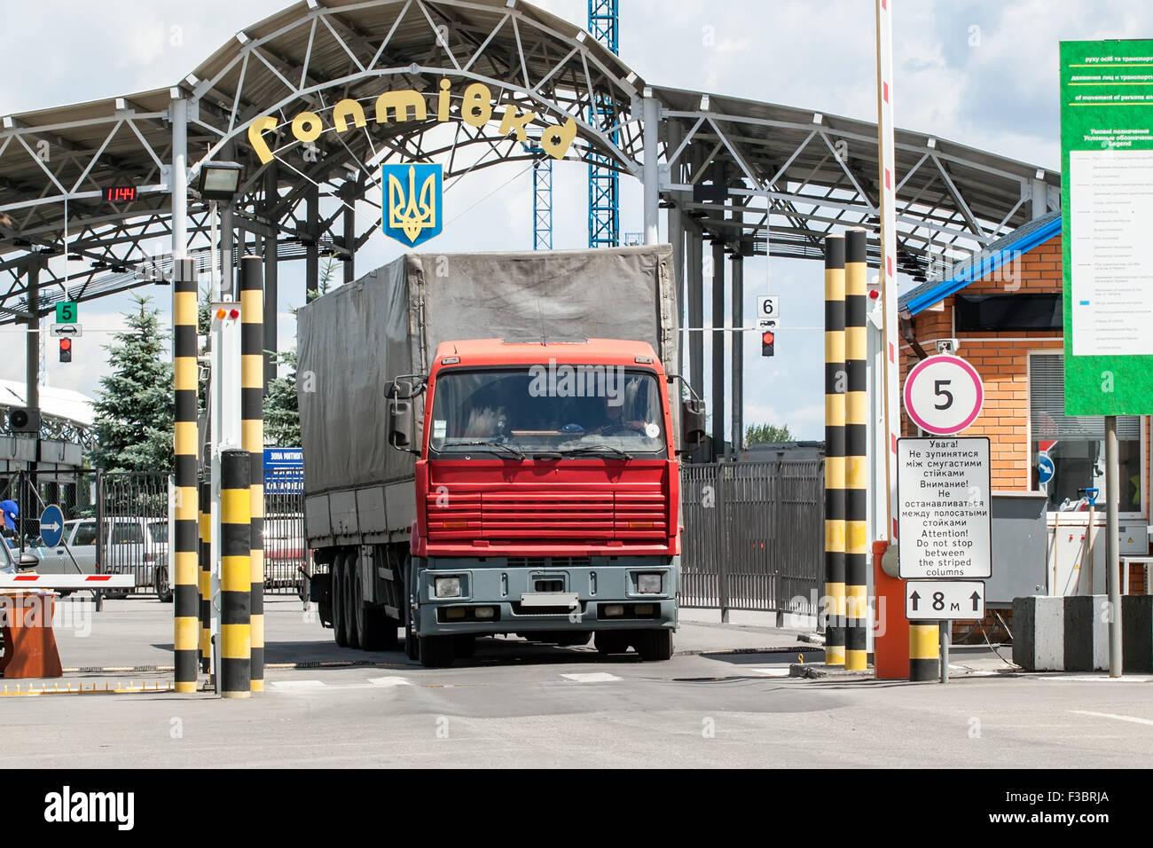 Russia border crossing checkpoint hi-res stock photography and images ...